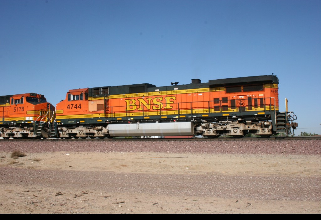 BNSF 4744